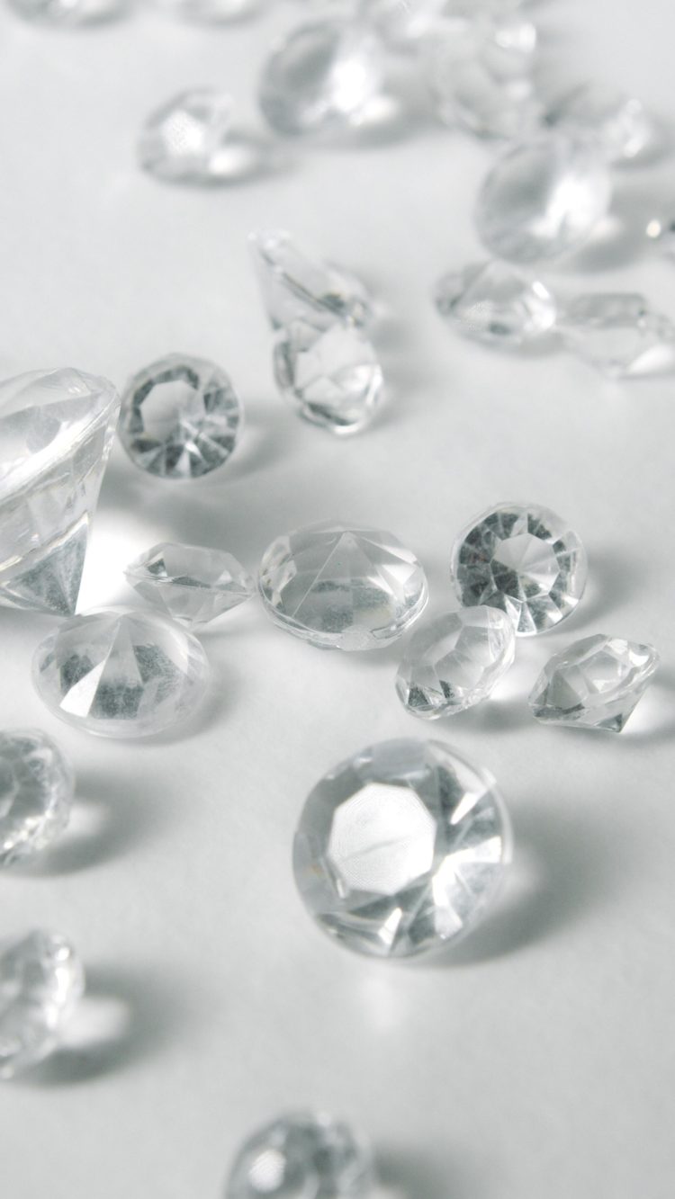 Gold vs. Diamonds: Which Holds More Resale Value in 2025? - Impact Wealth