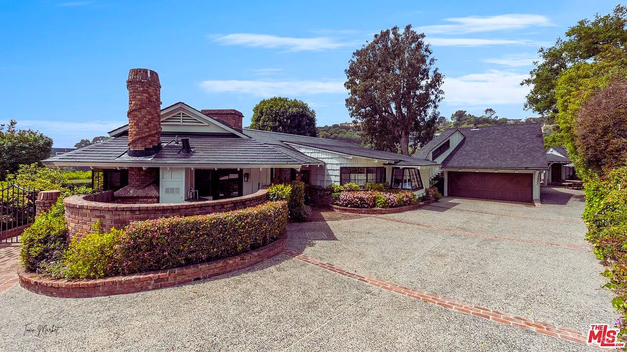 All About Elon Musk's Houses: From Mega-Mansions to Minimalism - Impact ...